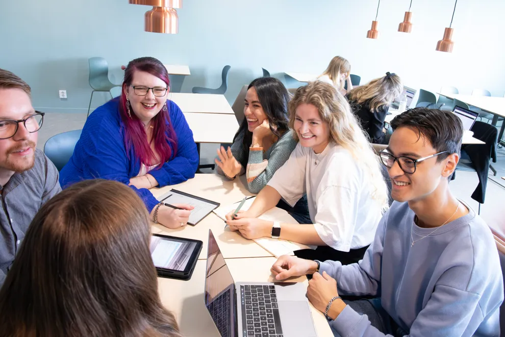 Våra utbildningar | hh.se